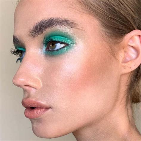 5 Glossy Eye Makeup Ideas For New Years Eve