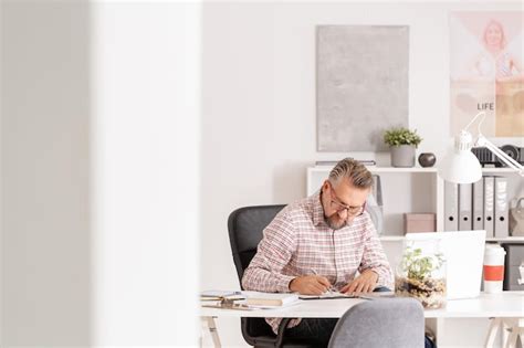 Premium Photo Writing Down The Notes