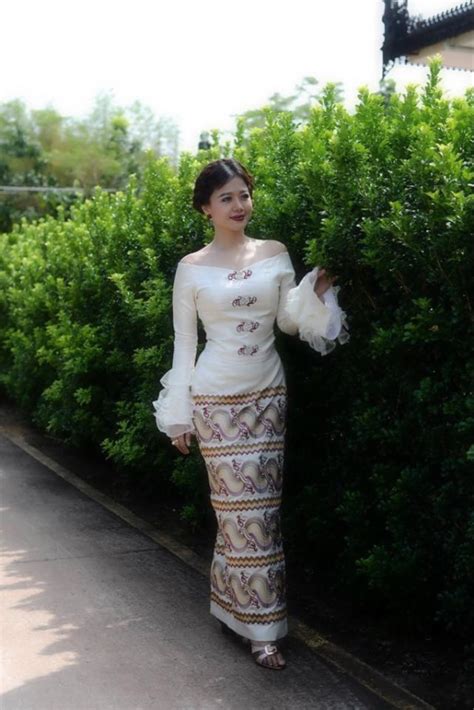 မြန်မာဝတ်စုံလေးနဲ့ လှနေတဲ့ ပပဝင်းခင် Myanmarload