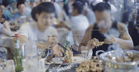 饭店吃饭 服务员上菜 聚餐 厨师 美食视频素材包下载编号4178638实拍视频光厂vj师网