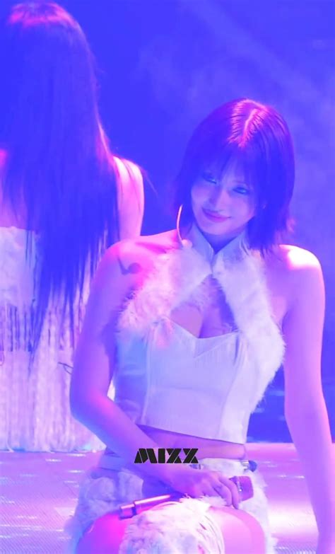 250719 Momo Looking Beautiful Magmoe