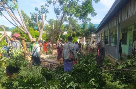 မြို့သစ်မြို့နယ် မြေပြင်သာကျေးရွာတွင် လေပြင်းတိုက်ခတ်မှုကြောင့် အမိုးလန်ပျက်စီးခဲ့သည့် စာသင်က