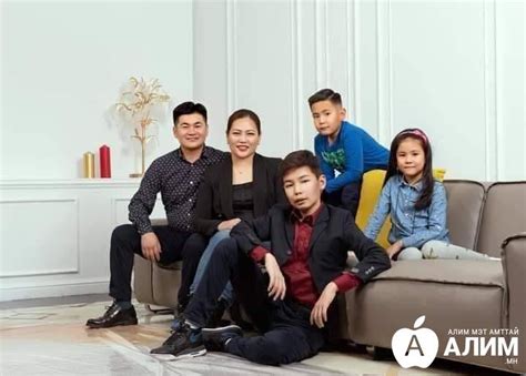 Л Сөрөлт гурван хүүхэдтэй