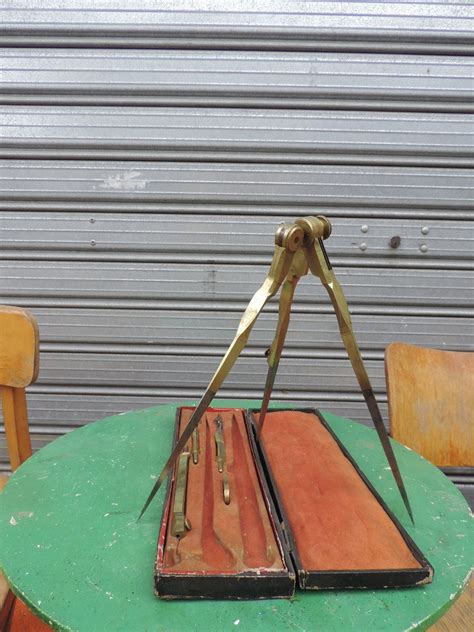 Proantic Large 3 Pointed Compass