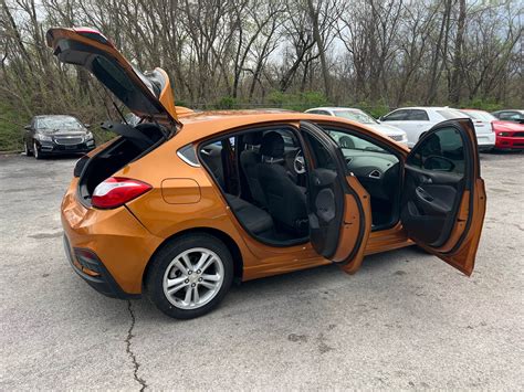 2016 Chevrolet Cruze · Lt Hatchback 4d