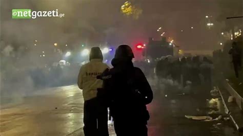 თბილისი რუსთაველი სპეცრაზმი ფეიერვერკებს ისვრის მომიტინგეებისკენ 4 დეკემბერი Youtube