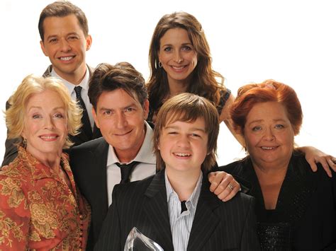 Чичо Чарли изпусна финала на Двама мъже и половина Nova Bg