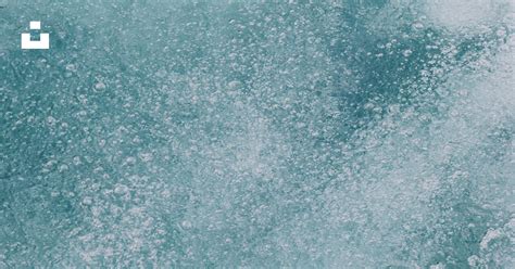 거품이 있는 서리로 덥은 물 사진 Unsplash의 무료 텍스처 이미지