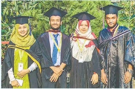 তানভীর সমাবর্তনে চার ভাই বোন একই পরিবারের সদস্য একই বিশ্ববিদ্যালয়ের পড়েছেন একসঙ্গেই নিলেন