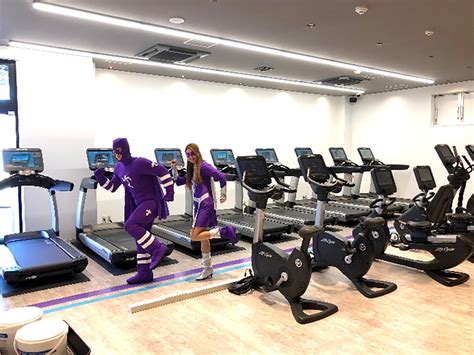 24時間年中無休のANYTIME FITNESS エニタイムフィットネス 洋服の青山との併設店舗 沼津中央店11月18日 月