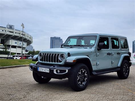 ‘도심에서도 빛나는 오프로더 대체불가능 매력 만점 시승기 지프 랭글러 사하라 파워탑