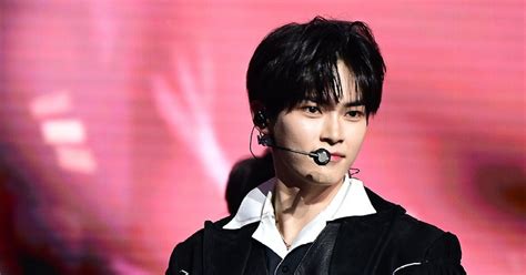 제로베이스원 성한빈 엄지 척 무대[포토엔hd]