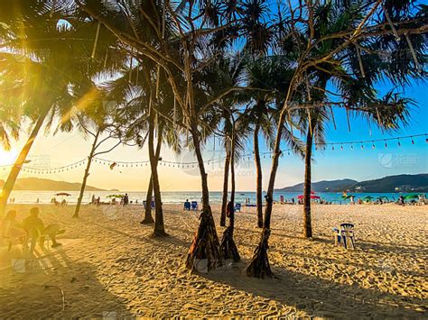 泰国普吉岛帕东海滩的日落美景