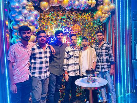 Aashu Jàlswal 🤙🏼 Instagram