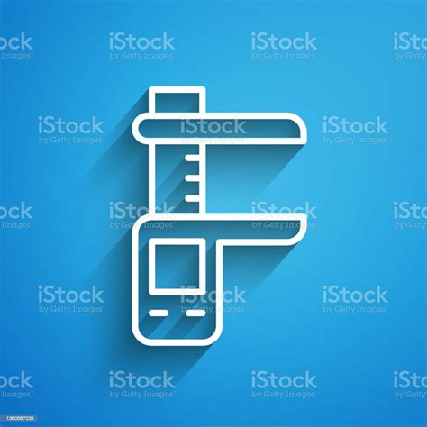 파란색 배경에서 격리된 화이트 라인 캘리퍼 또는 캘리퍼 및 스케일 아이콘 정밀 측정 도구 긴 그림자 벡터 강철에 대한 스톡 벡터