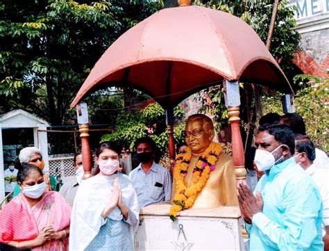 Protest Of Urmila Gajapathi The Leo News English News