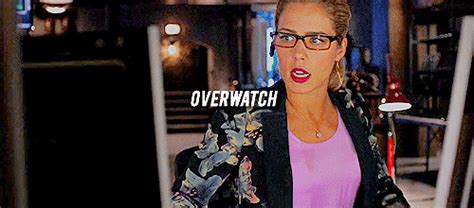 Emily Bett Rickards Felicity Smoak 6 Whos The Best Hacker In The World Felicity Smoak