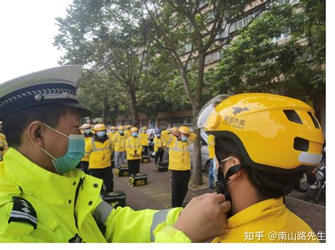 外卖车撞人事件令人悲伤，骑手安全驾驶意识令人警醒 知乎