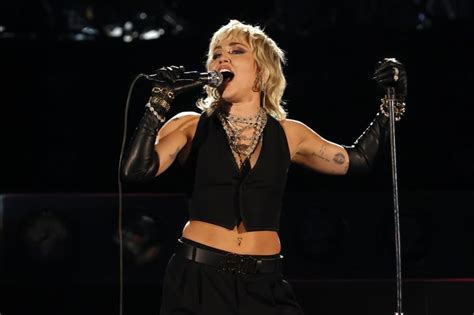 Miley Cyrus 13 Celebrities Who Embrace Their Armpit Hair Popsugar Beauty Photo 14