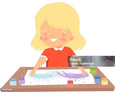 귀여운 금발소녀 책상에 앉아 화려한 손자국 사랑스러운 젊은 예술가 만화 캐릭터 어린이 창조적 인 취미 벡터 일러스트와 함께 그림
