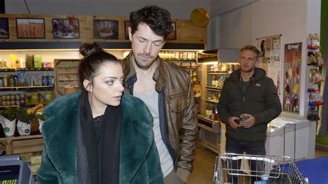 Gzsz Schauspieler Sascha Pederiva Zeigt Viel Haut Zvrzg