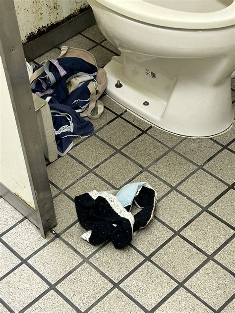 いっち Titan On Twitter いや…あの…え？？ 駅の男子トイレにとんでもねぇものあった