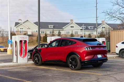 2030년까지 연간 16조원 수익 창출”테슬라 충전 시스템 ‘슈퍼차저 본격 개방 그리니엄 2030년까지 연간 16조원 수익 창출”테슬라 충전 시스템 ‘슈퍼차저 본격 개방 그리니엄