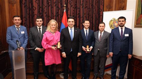 Ալեն Սիմոնյանը Բելգիայում ԱԺ պատվո մեդալով է պարգեւատրել ԵԽ պատգամավորների Youtube