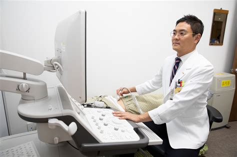 한국건강관리협회 건강증진의원 수원 🩺 복부 초음파 소화기관 및 비뇨기계 장기를 검사하는 비침습적이고 안전한 영상 진단 방법 🔊 검사 대상 간 담낭 췌장 비장