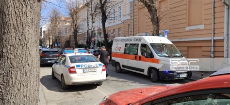 Младеж буйства пред Музикалното училище във Варна Новини