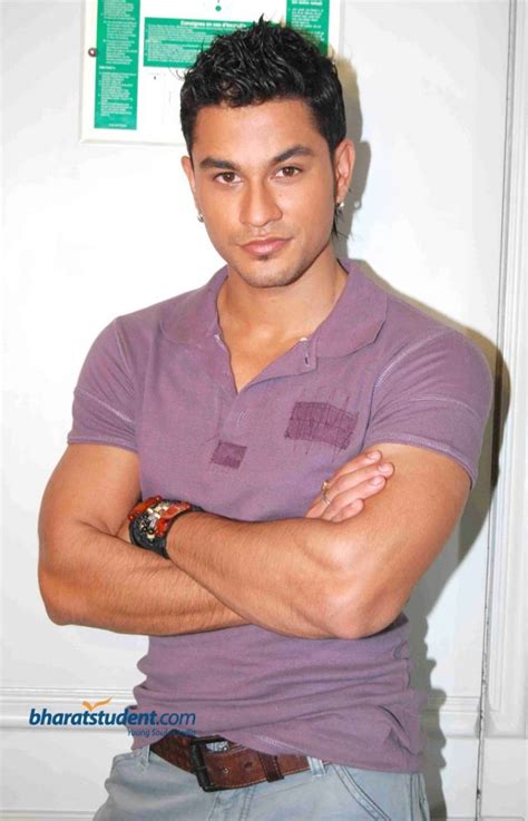 Pictures Of Kunal Khemu