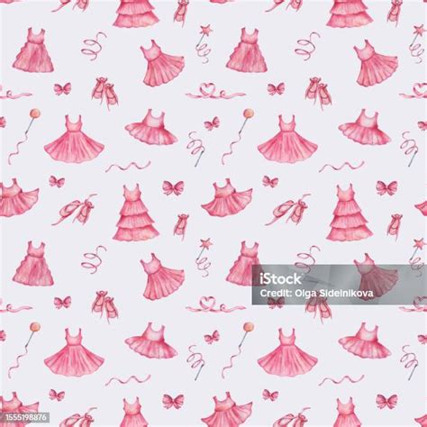 수채화 원활한 패턴입니다 분홍색 드레스 진눈깨비 티셔츠 플레어 스커트 발레리나의 발가락 신발을 손으로 그린 그림 여자의 옷 소녀의 옷장입니다 직물을 위한 회색 배경에 인쇄