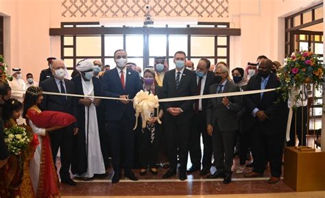 الرئيس التنفيذي لهيئة البحرين للسياحة والمعارض يفتتح معرض الخريف