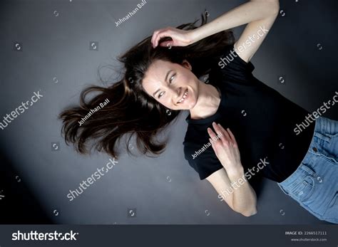 30 누워 있는 여윈 남자 이미지 스톡 사진 및 벡터 Shutterstock