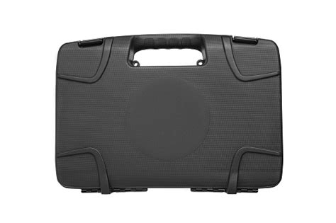 내부에 거품이 있는 짙은 회색 플라스틱 케이스 권총을 보관하고 운반하기위한 상자 무기 케이스는 흰색 배경에 격리되어 있습니다 서류 가방에 대한 스톡 사진 및 기타 이미지