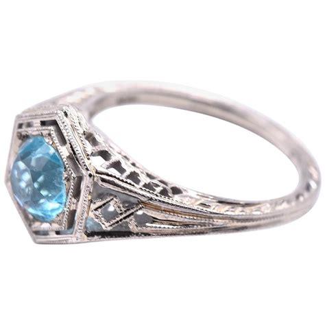 18 Karat White Gold Blue Zircon Vintage Ring At 1stdibs Antique Blue
