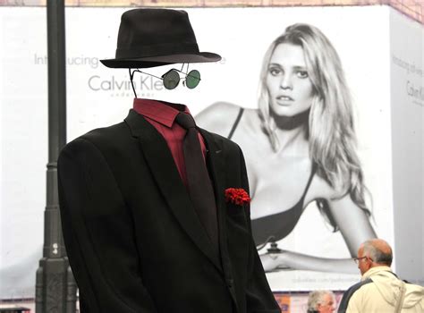 Scientists Are Getting Closer To An Invisibility Cloak Time