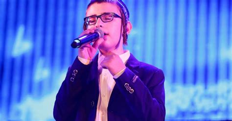 ארי רייך כבש את כיכר רבין במחרוזת חבדית בחדרי חרדים