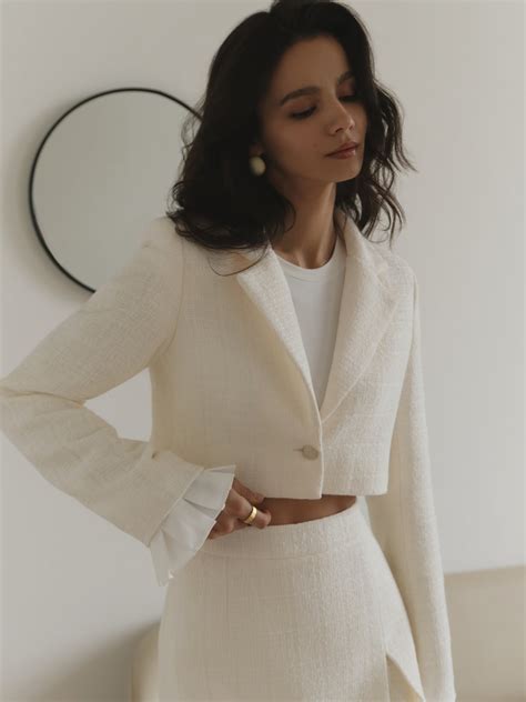 Укороченный твидовый жакет со вставками на рукавах Lichi Online Fashion Store