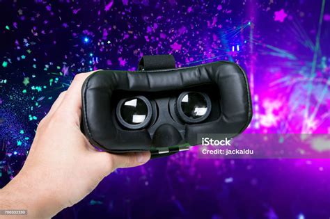 가상 현실 안경에 공간 이미지입니다 손 들고 바꿔 Vr 헤드셋입니다 현대 기술 혁신 사이버 공간 엔터테인먼트 개념 3차원 형태에