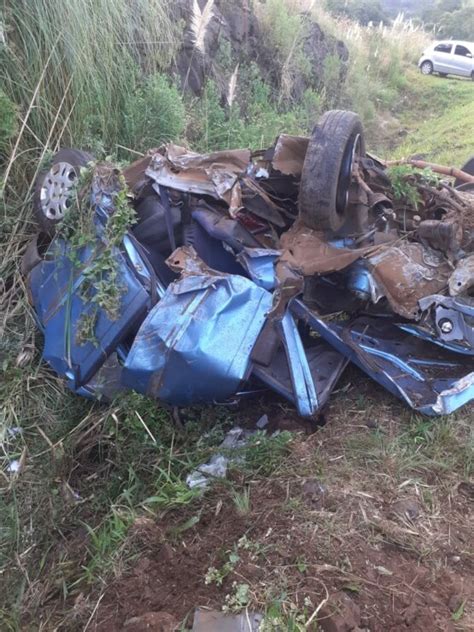 Carro Fica Destruído Após Capotamento Na Br 282 Clicrdc
