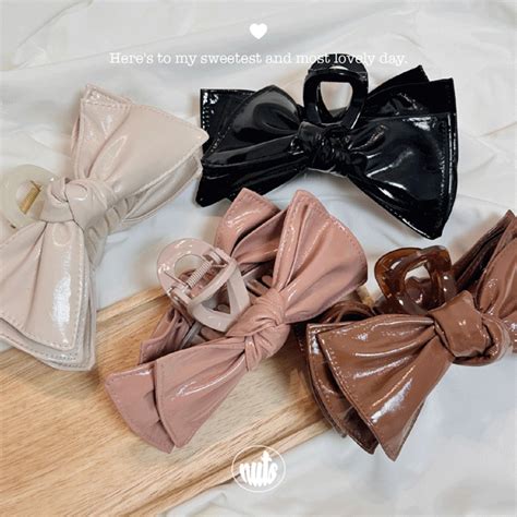 ️당일출고세트구매할인고퀄리티 ️ 글로시레더 집게핀 자동핀 헤어 반묶음 가죽 레더 가을 집게핀 자동핀 리본 꾸안꾸 데이트 심플 하객룩 오오티디 코디 2type