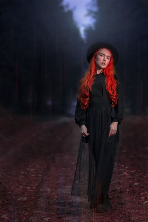 Красивая девушка ночью в лесу Охота на фото Дзен