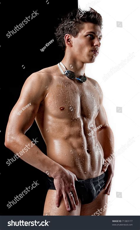 16128 Imágenes De Naked Swimming Imágenes Fotos Y Vectores De Stock