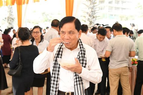 ពិធី ពិសា អំបុក សាមគ្គី នៅ ធនាគារជាតិ នៃ កម្ពុជា ព័ត៌មាន