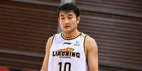 五0宏光？辽宁丛明晨出战13分钟三分3中0 得0分0板0助0断0帽手机新浪网