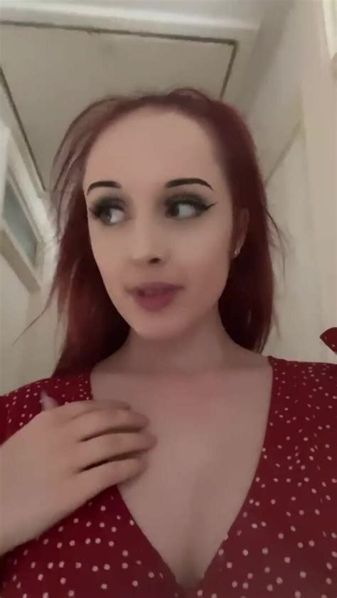 I Just Love Flashing My Boobs I Just Love Flashing My Boobs
