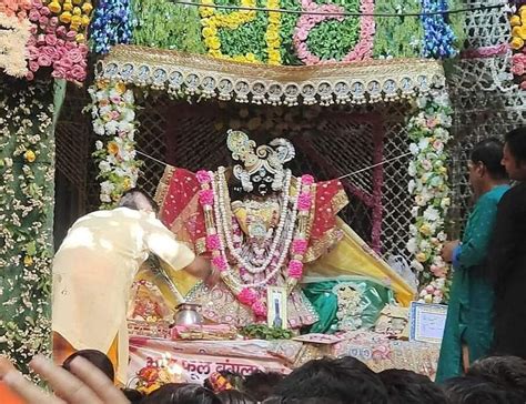 Banke Bihari Temple To Charge ₹1 51 Lakh For Phool Bangla Decoration