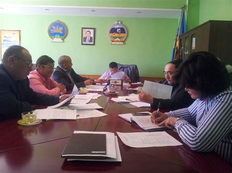 Аймгийн ИТХ ын Тэргүүлэгчид хуралдаж байна