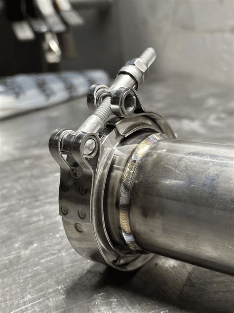 V 밴드 클램프는 어떻게 작동합니까 킹린 플라스틱 And 고무